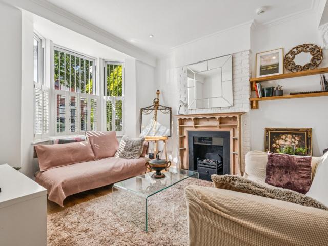 4 bedroom property in Mendora Road, London, SW6 £5,000 pcm | Chestertons