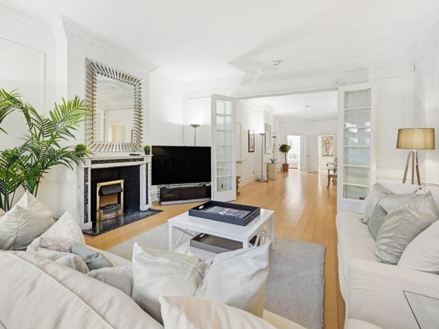 4 bedroom property in Parkside, Knightsbridge, London, SW1X £5,769 pw | Chestertons