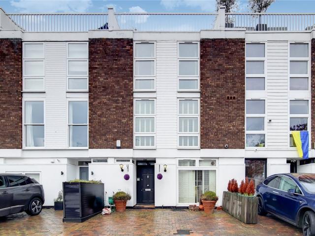 4 bedroom property in Quickswood, London, NW3 £8,500 pcm | Chestertons