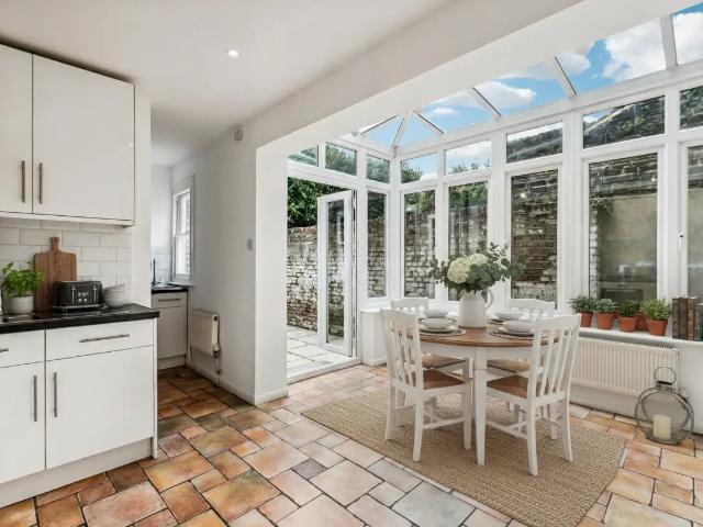 4 bedroom property in Upham Park Road, Chiswick, London, W4 £5,995 pcm | Chestertons
