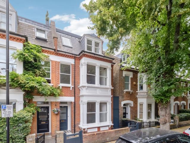 4 bedroom property in Upham Park Road, Chiswick, London, W4 £7,000 pcm | Chestertons