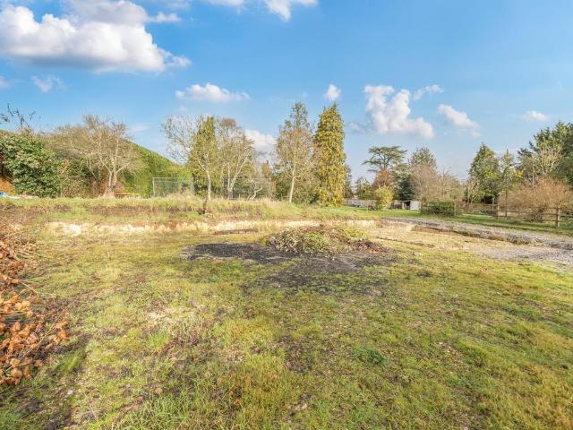 4 bedroom property with land for sale