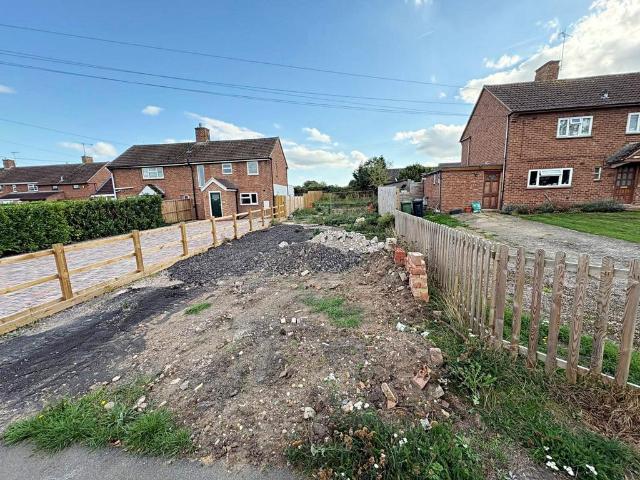 4 bedroom property with land for sale