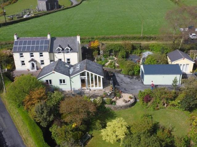 6 bedroom property with land for sale