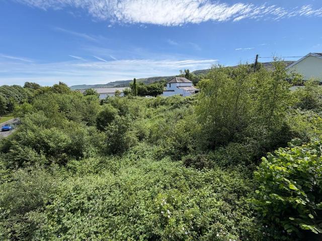 4 bedroom property with land for sale