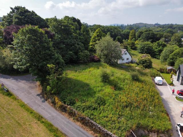 4 bedroom property with land for sale