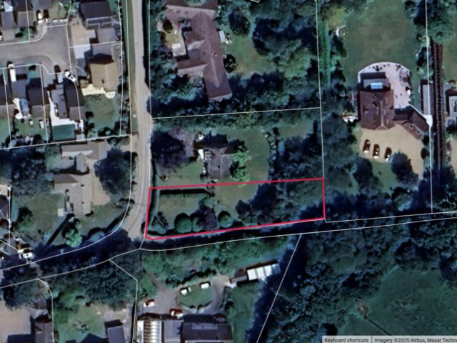 4 bedroom property with land for sale