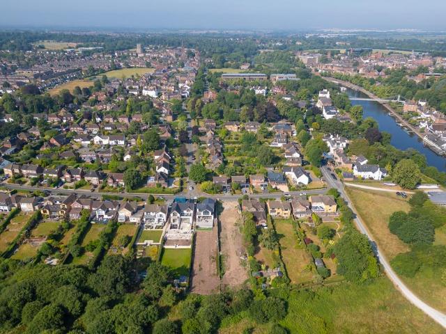 4 bedroom property with land for sale