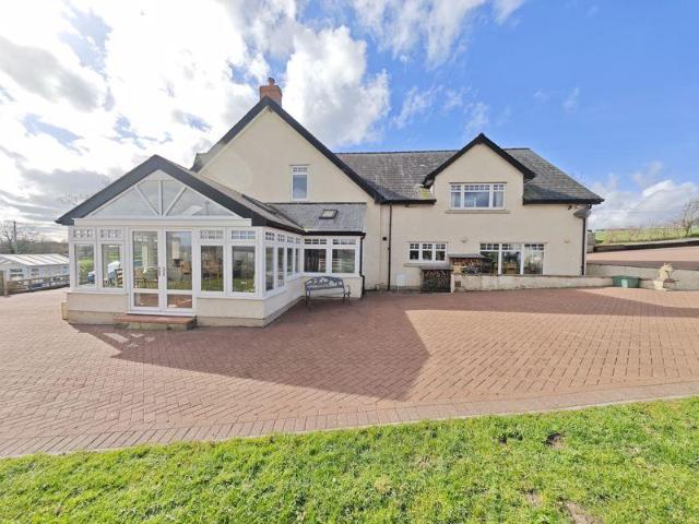4 bedroom property with land for sale