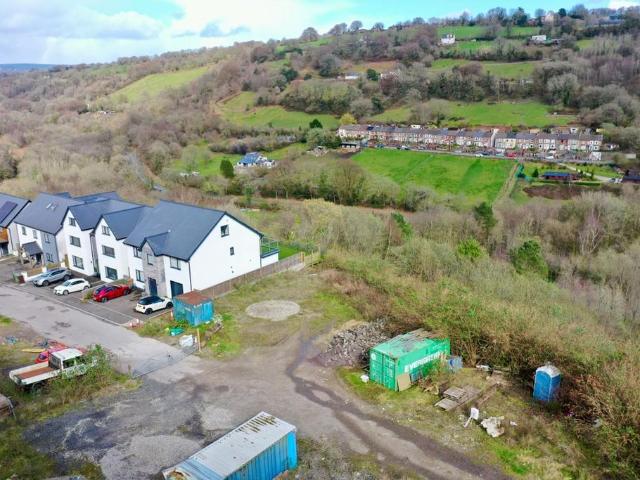 4 bedroom property with land for sale