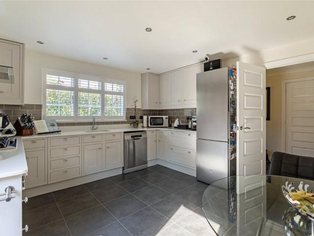 4 bedroom property to let in Marlborough Drive, Weybridge, Surrey, KT13 £4,250 pcm