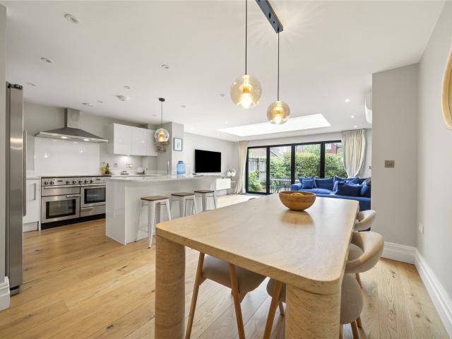 4 bedroom property to let in More Lane, Esher, Surrey, KT10 £4,500 pcm