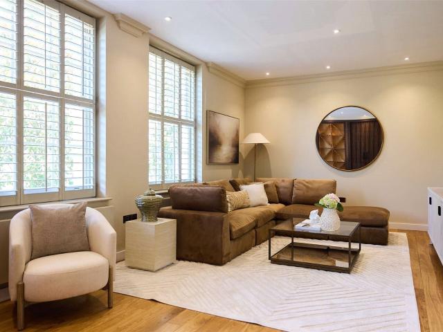 4 bedroom property to let in North End Way, London, NW3 £16,500 pcm