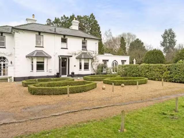 4 bedroom property to let in Abbey Gardens, Chertsey, KT16 £.
