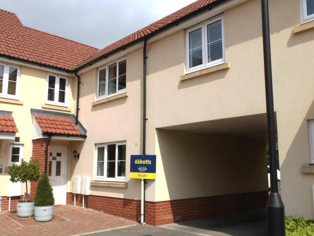 4 bedroom property to let in Abbeyfields, Bury St Edmunds, IP33 1AQ £2,250 pcm