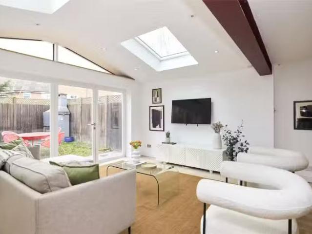 4 bedroom property to let in Basevi Way, London, SE8 £7,250.
