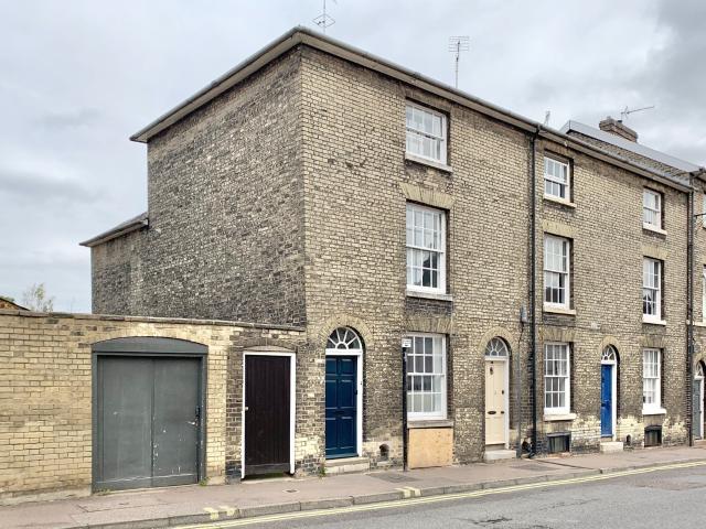 4 bedroom property to let in Brentgoval, Bury St Edmunds, IP33 1EB £2,350 pcm