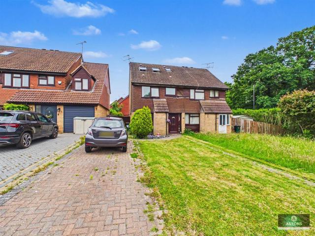 4 bedroom property to let in Capsey Road, Ifield West £1,900 pcm
