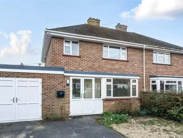 4 bedroom property to let in Corbin Road, Pennington, Lymingto.