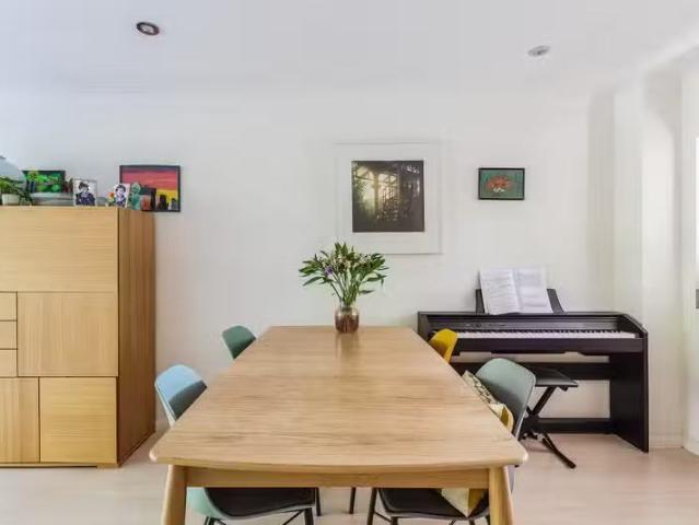 4 bedroom property to let in Gainsborough Road, Richmond, TW9.