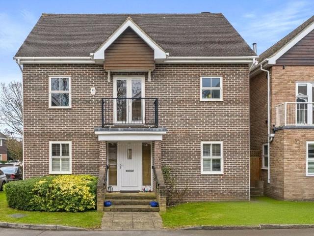 4 bedroom property to let in Pendenza, Stoke Road, Cobham, Surrey, KT11 £4,350 pcm