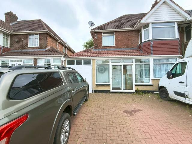 4 bedroom property to let in Primley Avenue, Hodgehill B36 £2,250 pcm