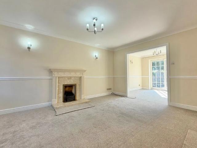 4 bedroom property to let in Stainsby Croft, Monkspath, Solihull £1,700 pcm