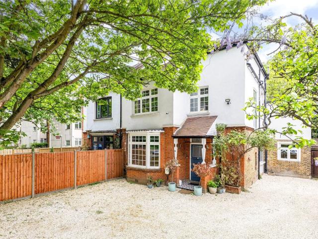 4 bedroom property to let in The Avenue, Twickenham, TW1 £7,500 pcm