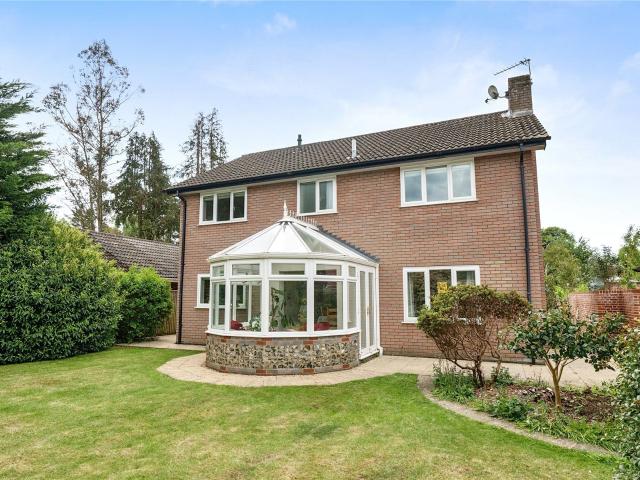 4 bedroom property to let in The Paddock, Brockenhurst, SO42 £3,500 pcm