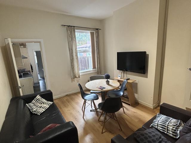 4 bedroom property to let in 15 Dawlish Road £340 pw