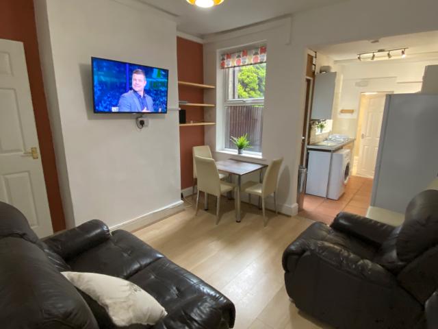 4 bedroom property to let in 25 Winnie Road All Bills Included £464 pw