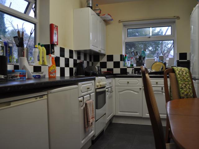 4 bedroom property to let in 239 HARBORNE LANE £360 pw