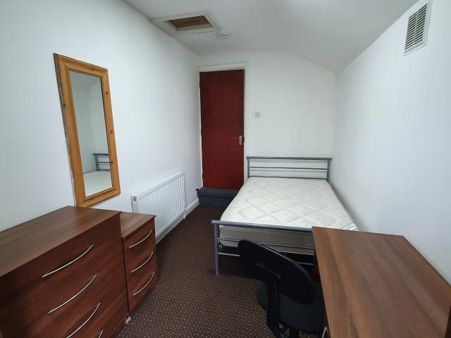 4 bedroom property to let in 35 TEIGNMOUTH ROAD £500 pw