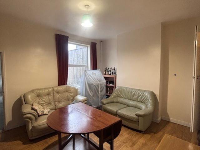 4 bedroom property to let in 44 Dawlish Road £420 pw