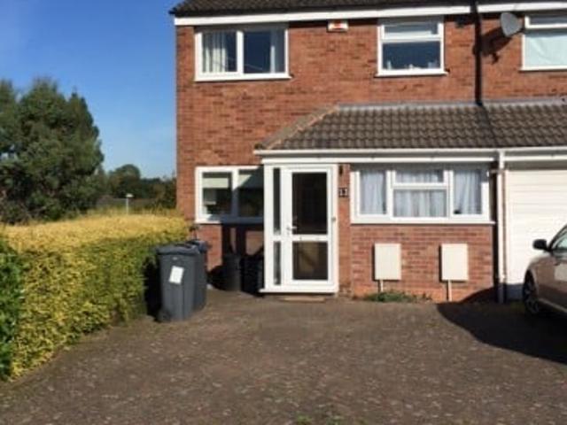 4 bedroom property to let in 53 LODGE HILL ROAD £420 pw