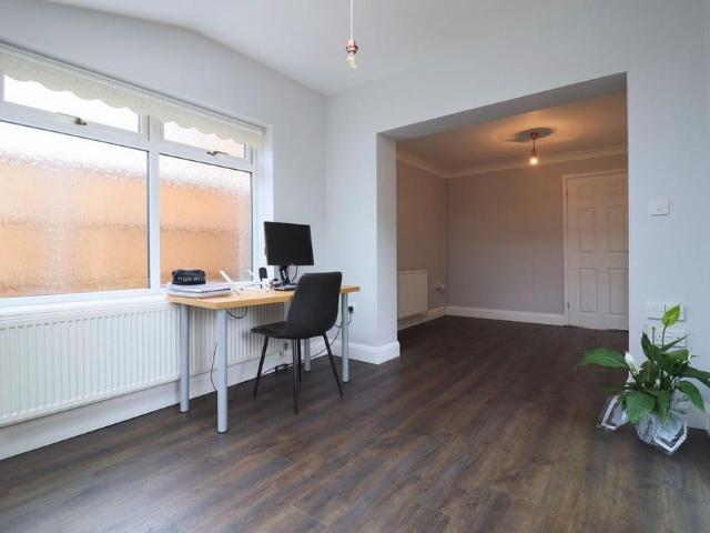 4 bedroom detached house to rent