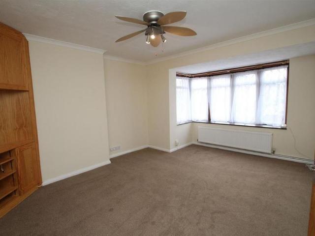 4 bedroom end of terrace house to rent