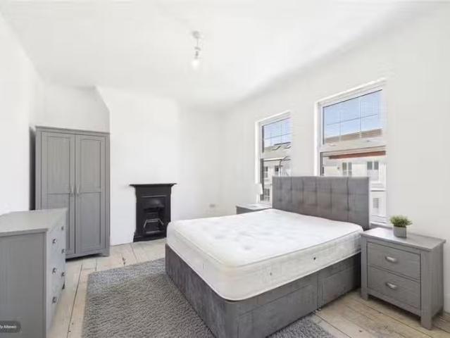 4 bedroom Property to rent, Thursby Road, Northampton, NN1 £2.