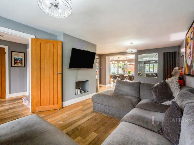 4 bedroom property to rent Fairfield Way, Hildenborough, Tonbridge, Kent, TN11
