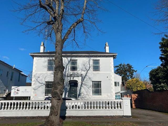 4 Bedroom Property To Rent In Warwick New Road, Leamington Spa, CV32