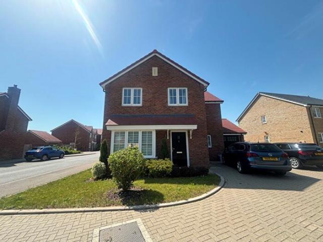 4 Bedroom Property To Rent In Peacock Lane, Bedford, MK40