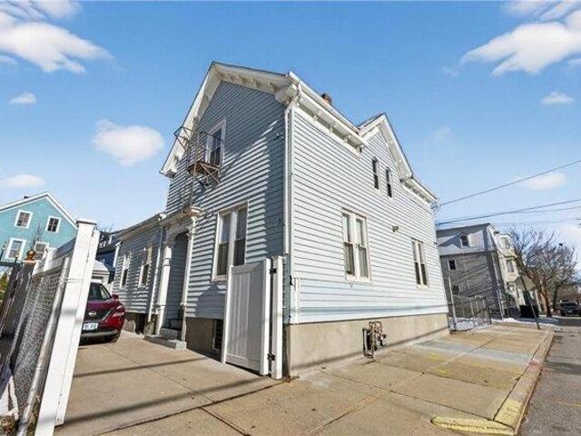 4 bedroom, Providence RI 02907 102633100