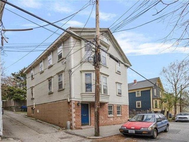 4 bedroom, Providence RI 02906 105140136