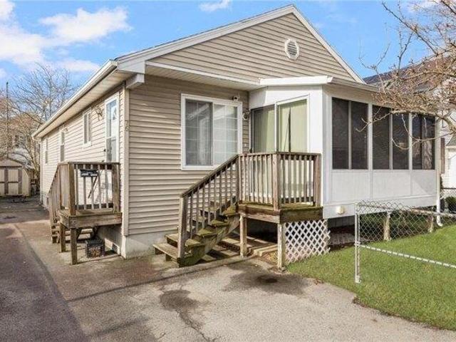 4 bedroom, Providence RI 02909 102370912