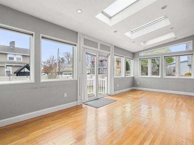 4 bedroom, Quincy MA 02170 102345877
