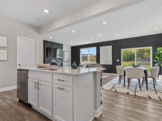 4 bedroom, Rogers MN 55374 103501359