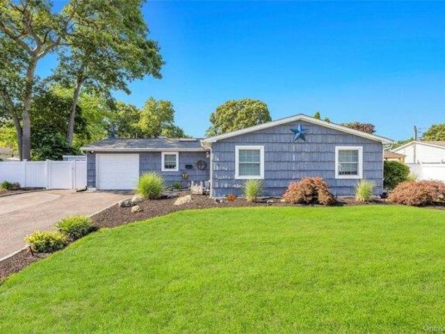 4 bedroom, Ronkonkoma NY 11779 104905225