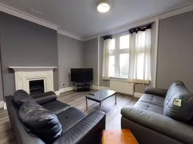 4 bedroom Room to rent, Whitefield Terrace, Greenbank Road, PL.