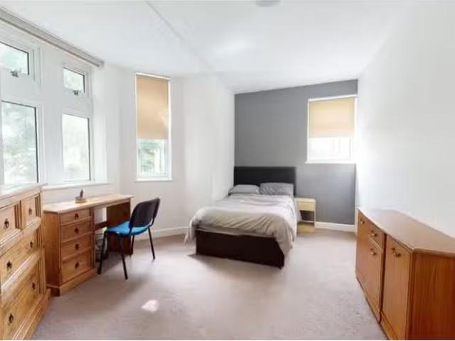 4 bedroom Room to rent, Whitefield Terrace, Greenbank Road, PL.