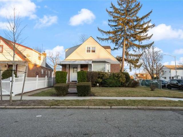 4 bedroom, Rosedale NY 11422 72692095